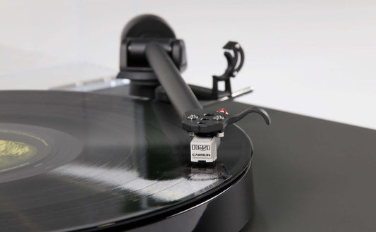 Rega Planar 1 Turntable with Carbon Cartridge – Safe and Sound HQ